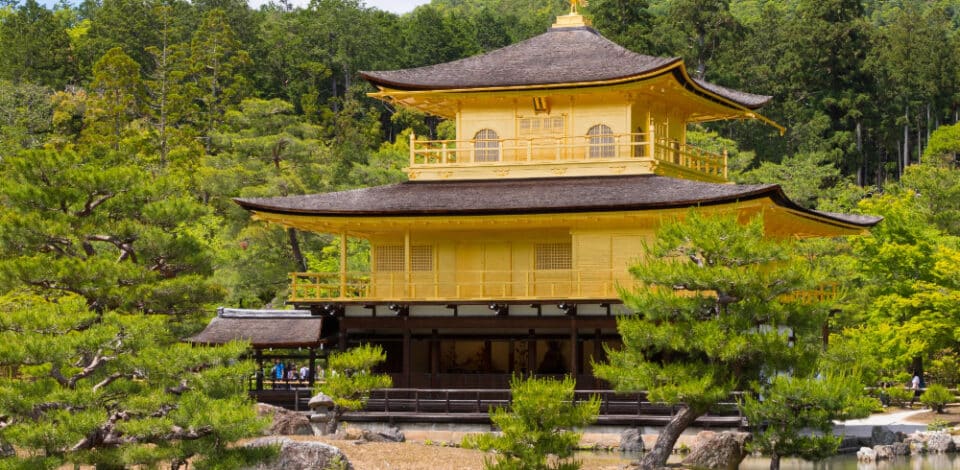 The Difference Between Japanese Shrines And Temples | Arigato Travel